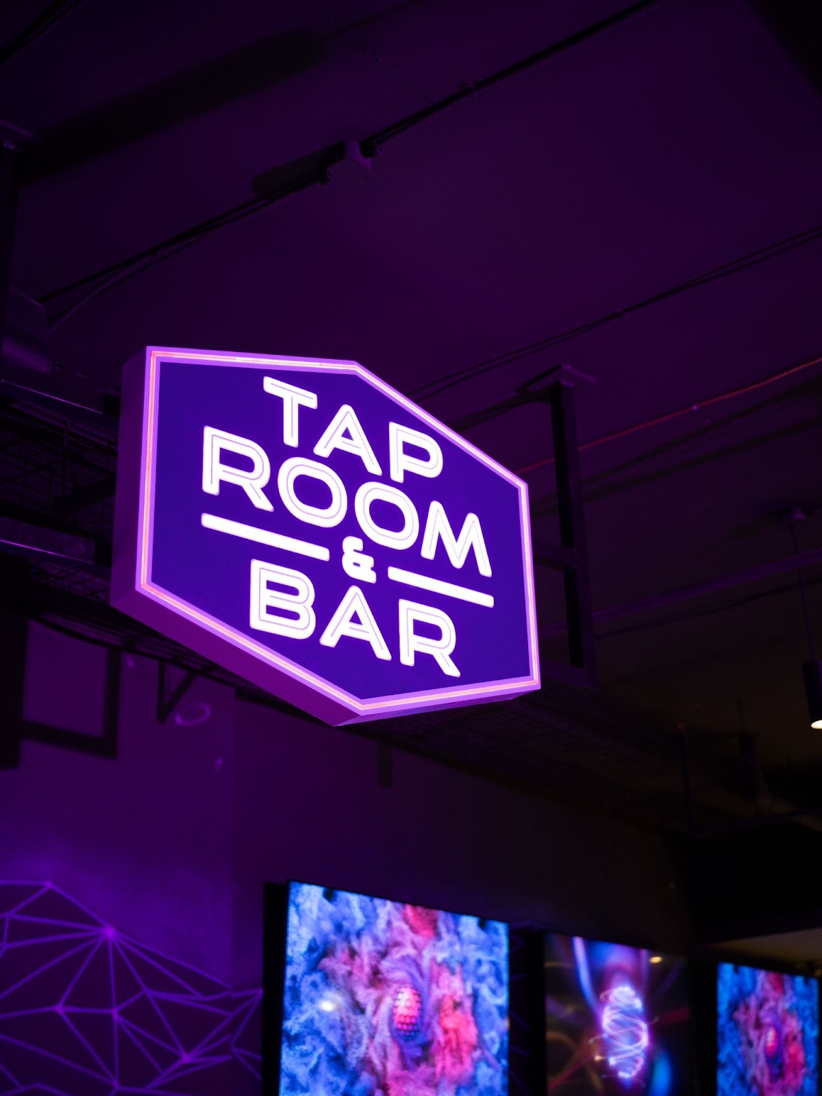 Atomic Golf vs. Bars – Which Vegas Experience is Right for You?